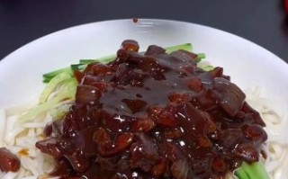 炸酱怎么做_炸酱面酱怎么调才正宗