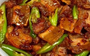 辣椒炒肉怎么做才好吃_辣椒炒肉用什么辣椒