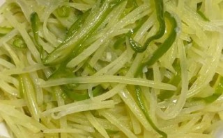 青椒土豆丝怎么炒好吃又简单_土豆丝不软塌的秘诀