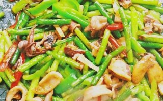 鱿鱼圈配什么炒好吃_鱿鱼圈炒什么菜最香