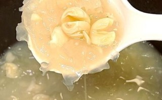 银耳莲子百合汤怎么做_银耳莲子百合汤的功效与禁忌