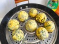 玉米面菜团子怎么做_玉米面菜团子家常做法