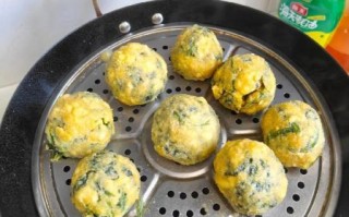 玉米面菜团子怎么做_玉米面菜团子家常做法