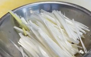 胡萝卜怎么炒好吃_胡萝卜丝的做法大全