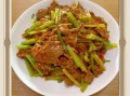 芹菜炒牛肉怎么炒才嫩_芹菜炒牛肉家常做法