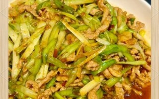 肉丝炒韭黄胡萝卜怎么做_韭黄胡萝卜炒肉丝的家常做法