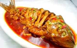 红烧花鲢鱼怎么做_花鲢鱼红烧要不要先煎