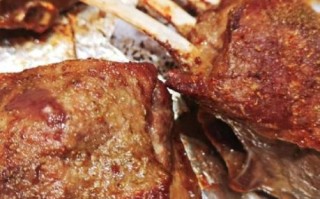 烤箱烤羊排怎么做_羊排烤多久才外焦里嫩