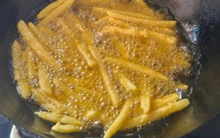 薯条怎么炸才脆_自制薯条冷冻多久