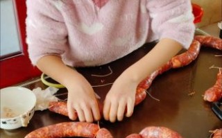 香肠是怎么做的_香肠加工过程揭秘