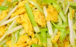 韭菜黄炒鸡蛋怎么炒才嫩_韭菜黄要不要焯水