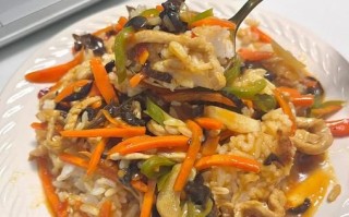 鱼香肉丝盖浇饭怎么做_鱼香肉丝盖浇饭热量高吗