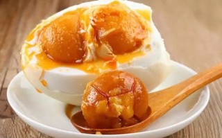 腌制鹅蛋的最佳方法_如何让鹅蛋出油多又咸香