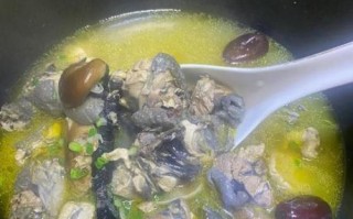 炖乌鸡怎么做_炖乌鸡需要焯水吗