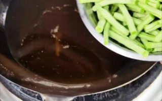 四季豆烧茄子怎么做_家常做法步骤