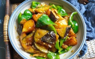 东北地三鲜怎么做_地三鲜茄子土豆青椒做法