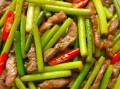 青蒜炒肉怎么做_青蒜炒肉的家常做法