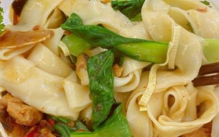 鸡丁烩面怎么做_鸡丁烩面家常做法