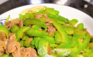 猪肉炒苦瓜怎么做_苦瓜炒肉先焯水还是先炒肉