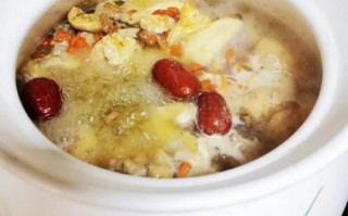 蘑菇炖鸡汤的家常做法_怎么炖才不腥