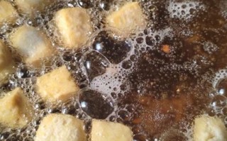 油炸空心豆腐泡怎么做_为什么豆腐泡会空心