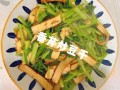 香干炒芹菜怎么才好吃_香干炒芹菜的家常做法