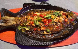 铁板鲫鱼怎么做才入味_铁板鲫鱼的家常做法