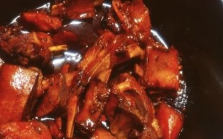 红烧羊肉怎么做好吃又简单_红烧羊肉的家常做法