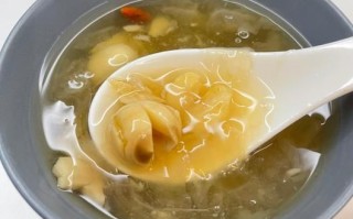 百合莲子银耳汤的做法_百合莲子银耳汤的功效