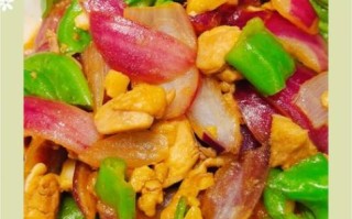 鸡肉炒洋葱怎么炒好吃_鸡肉炒洋葱用不用焯水