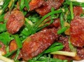 蒜苗炒香肠怎么炒才好吃_香肠先炒还是蒜苗先炒