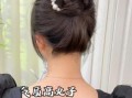中长发丸子头怎么扎_简单丸子头扎法步骤