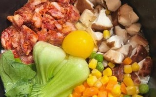 腊肠煲仔饭怎么做_腊肠煲仔饭锅巴怎么做