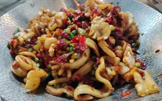 蘑菇炒鱿鱼怎么做好吃_蘑菇炒鱿鱼需要焯水吗