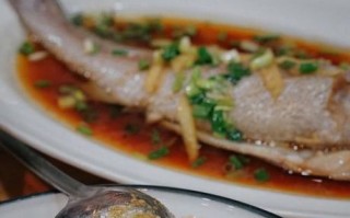 清蒸鮸鱼块怎么做_清蒸鮸鱼块蒸多久