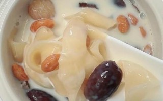 花胶炖鲜奶怎么做_花胶炖鲜奶的功效与禁忌