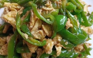 青椒炒鸡蛋怎么炒好吃_青椒炒鸡蛋的家常做法