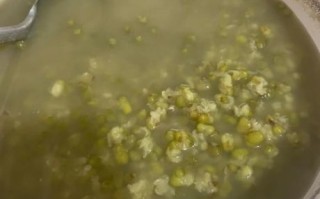 电饭锅煮绿豆汤放多少水_绿豆和水的比例是多少
