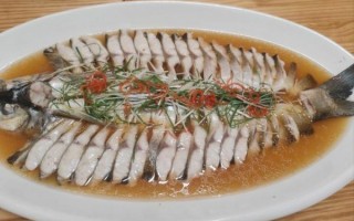白鲢鱼清蒸怎么做_清蒸白鲢鱼去腥技巧