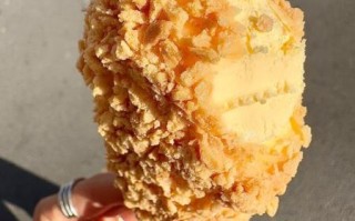 油炸冰淇淋里面是冷的吗_为什么不会融化