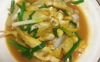 葱姜炒蛏子怎么做_葱姜炒蛏子需要焯水吗
