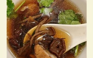 茶树菇排骨汤的做法_茶树菇排骨汤的功效