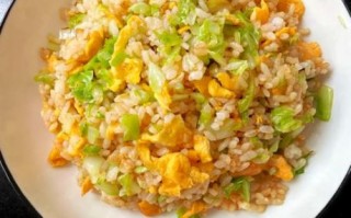 炒米饭怎么做好吃又简单_家常蛋炒饭秘诀