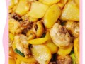 土豆炒鸡肉怎么做_土豆炒鸡肉先炒哪个