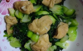 油面筋炒青菜怎么做_油面筋炒青菜需要焯水吗