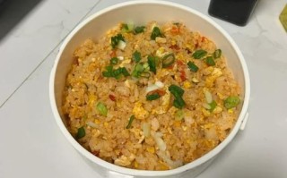鸡蛋炒大米的做法_隔夜饭怎么炒才粒粒分明