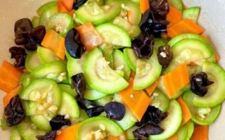 素炒西葫芦怎么炒好吃_素炒西葫芦要不要焯水