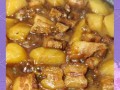 土豆焖五花肉怎么做_五花肉要不要先焯水