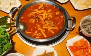 云南酸汤鸡火锅怎么做_正宗酸汤鸡火锅配方