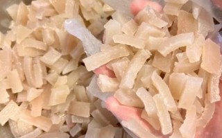 透明肉皮冻怎么做_肉皮冻不浑浊的秘诀